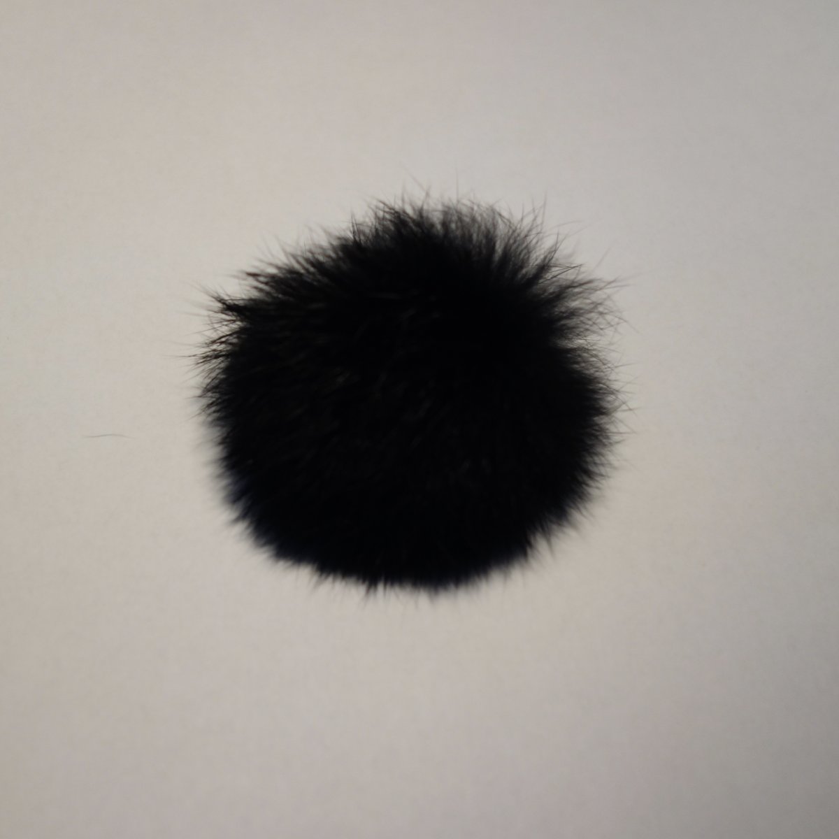 Pompon kanin 5 cm. Fv. Sort. - POMPON`ER - Thecornershop.dk - Billigt ...